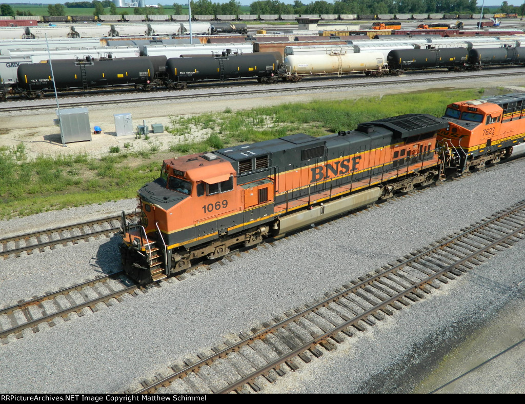 BNSF 1069